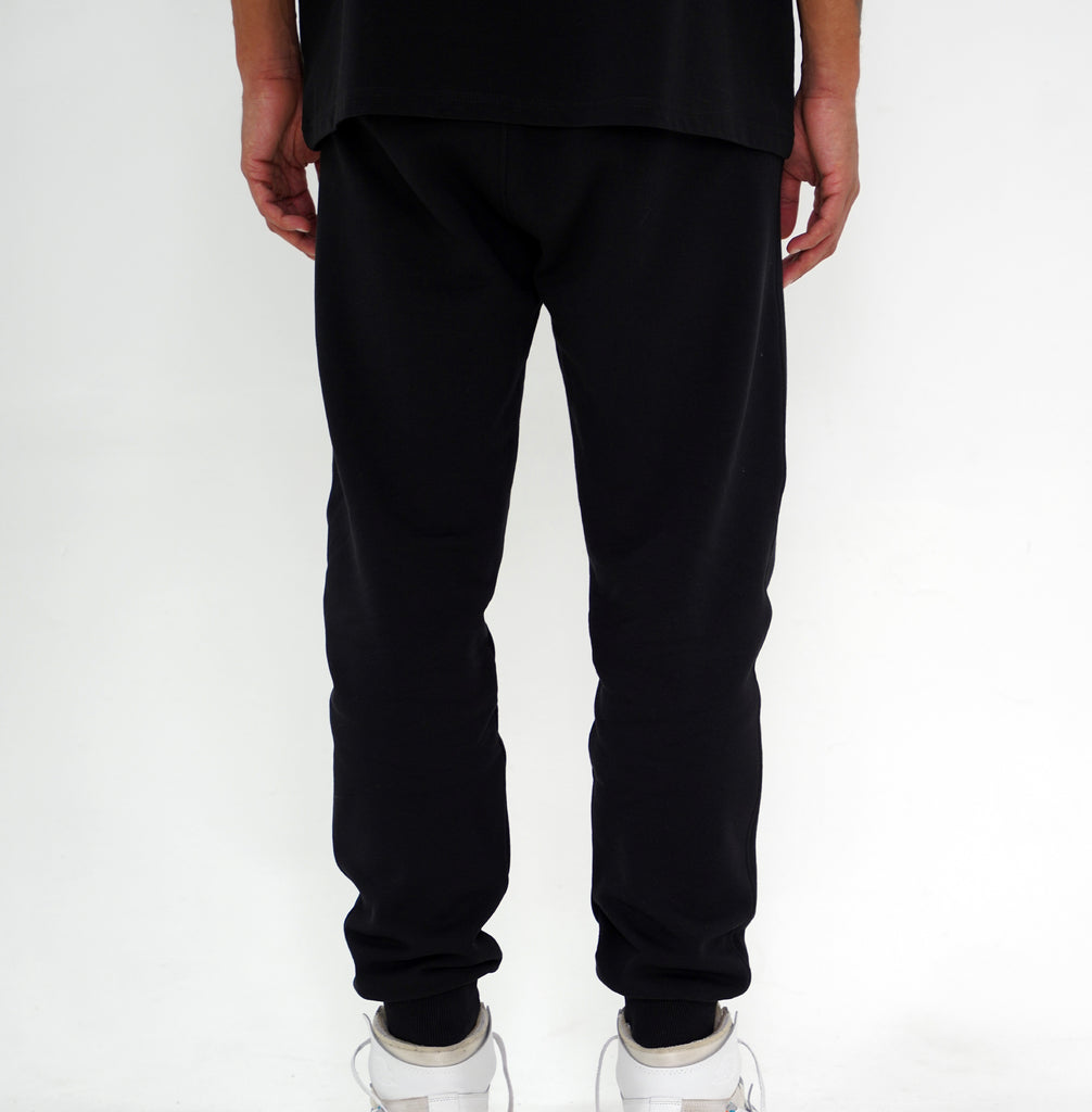 BLANK SWEATPANTS – BLACK – eight-threethree